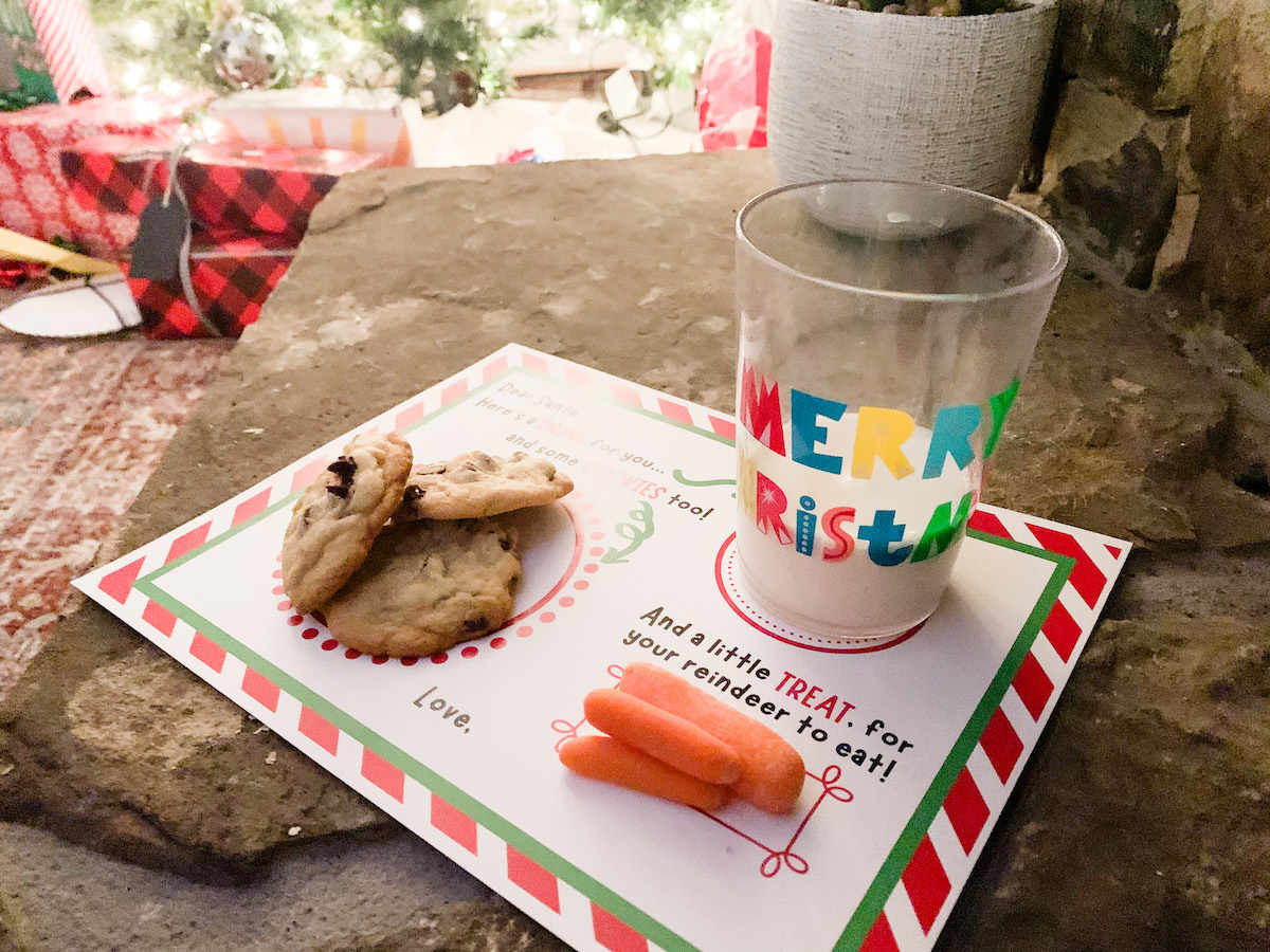 Cute Colorable Milk & Cookies for Santa Tray Free Printable - OriginalMOM